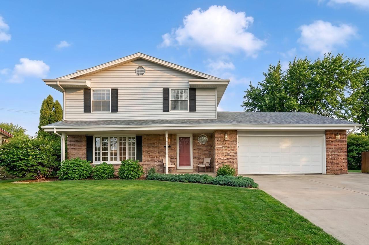 8465 S Heritage COURT, Oak Creek, WI 53154 | MLS# 714783288600 Golden ...