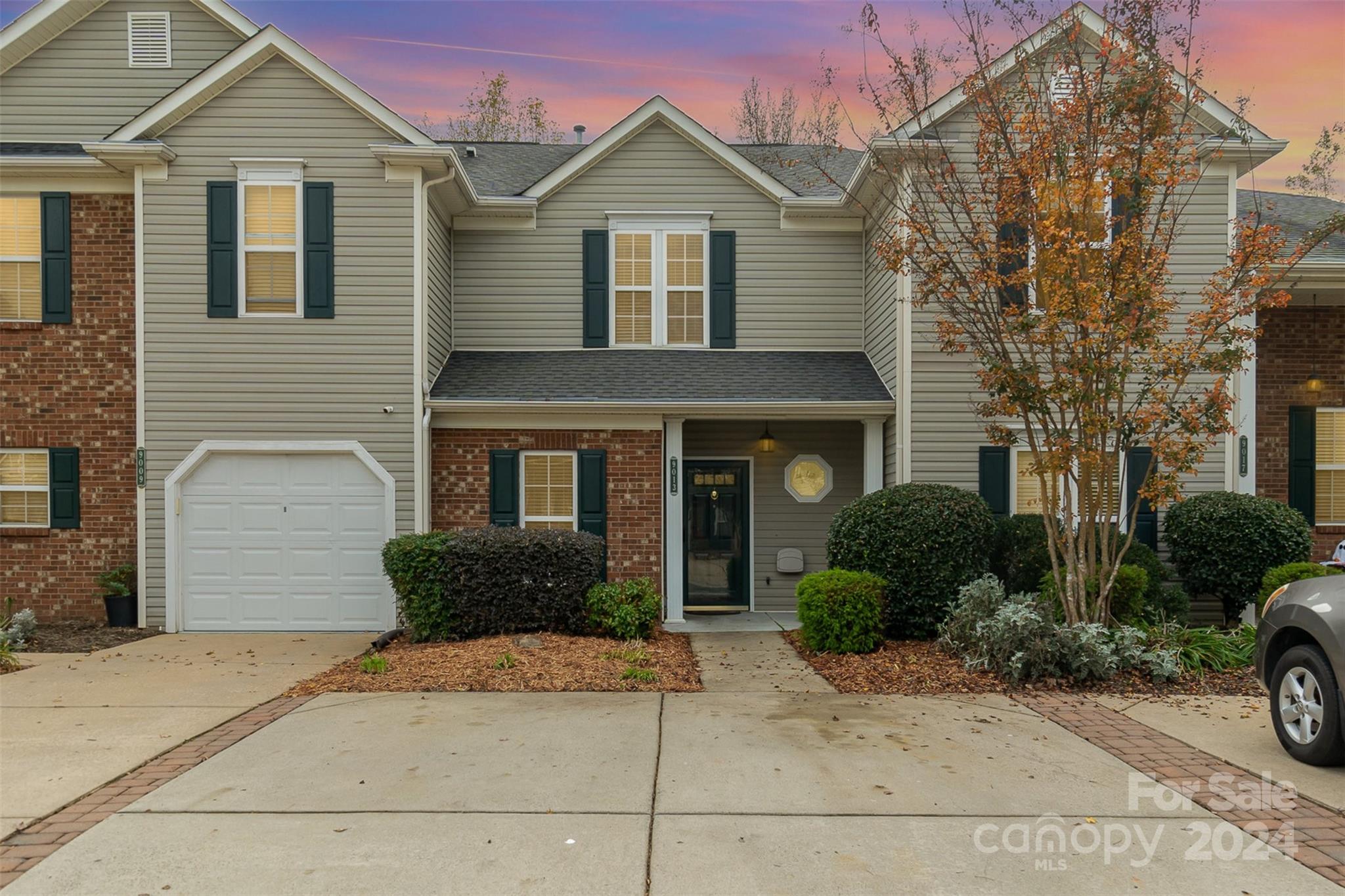 9013 Cinnabay Drive , Charlotte, NC 28216 | MLS# 4198752 Towne Meadows ...